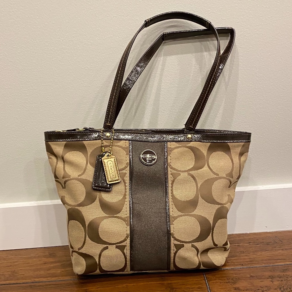 Coach Signature Pattern Tote - Gem